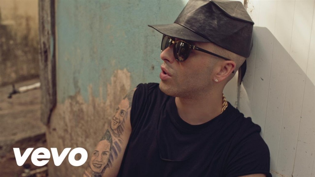 Yandel – Encantadora (Official Video)